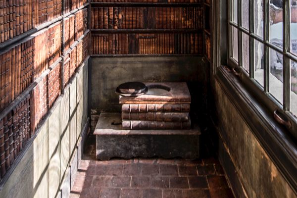 The Best 18th-Century Toilets Were Designed to Look Like Books